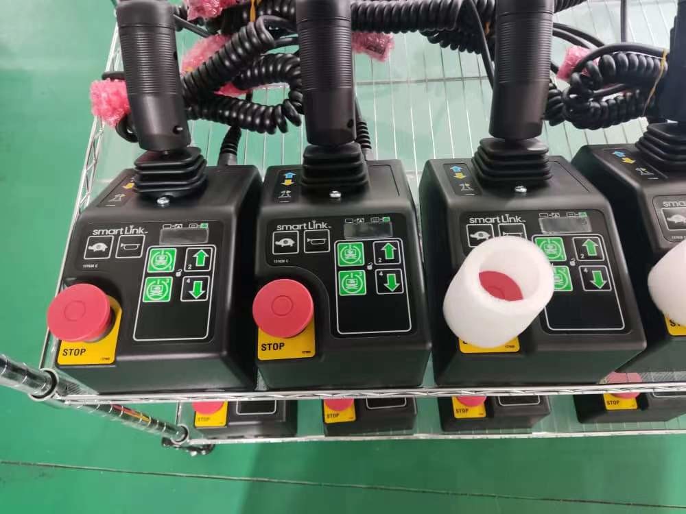 137633GT Genie Lift Control Box With 6 Button , 2 Speed Controller
